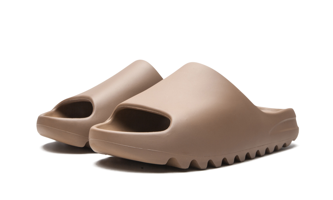 YEEZY SLIDES – LarsKicks